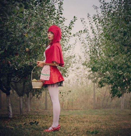 Anca Dumitra, îmbrăcată în Scufița Roșie pe Instagram! Fanii sunt încântați