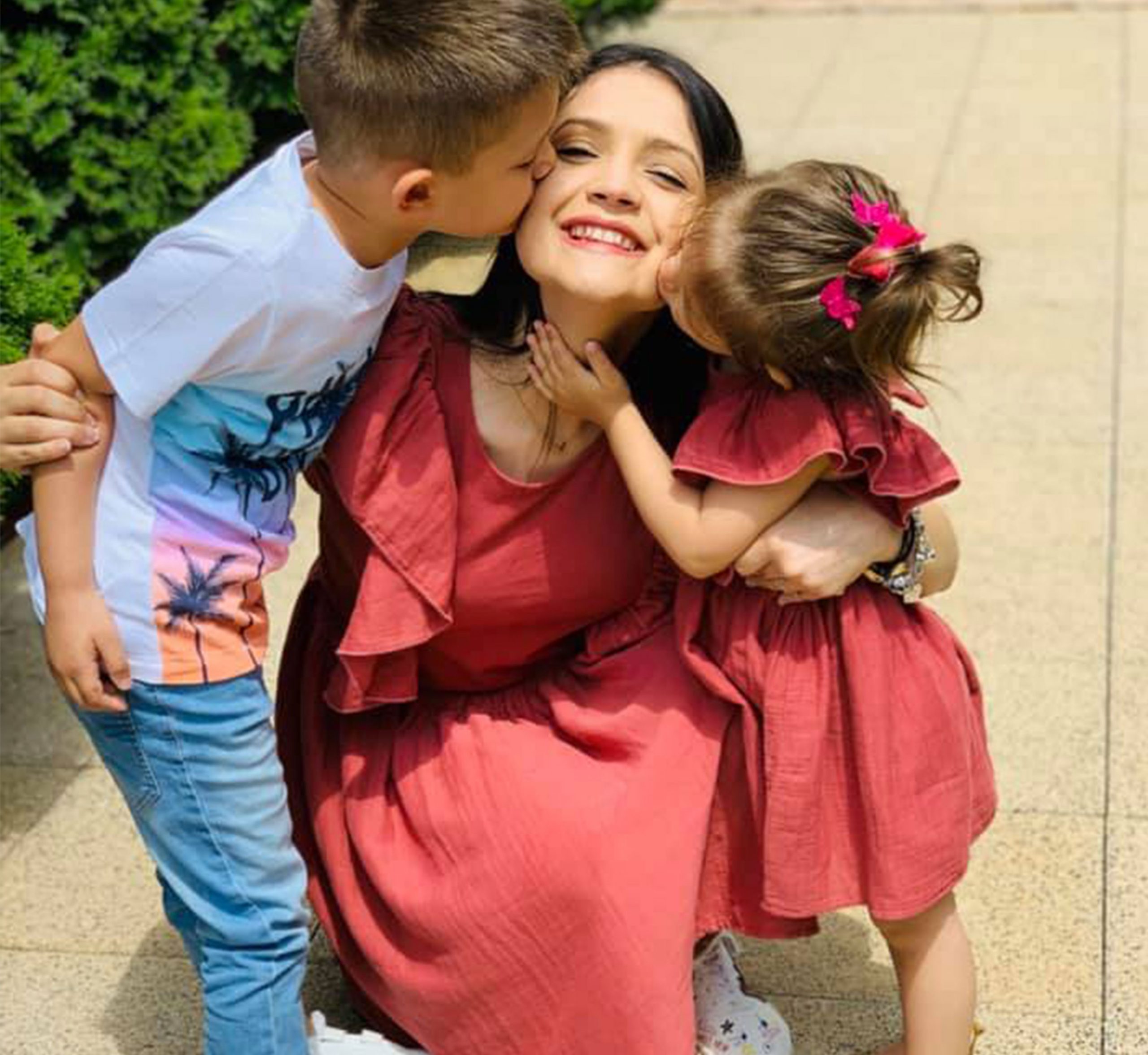 Parintii cu doi copii isi pierd mintile? Așa zic studiile, dar eu zic ...